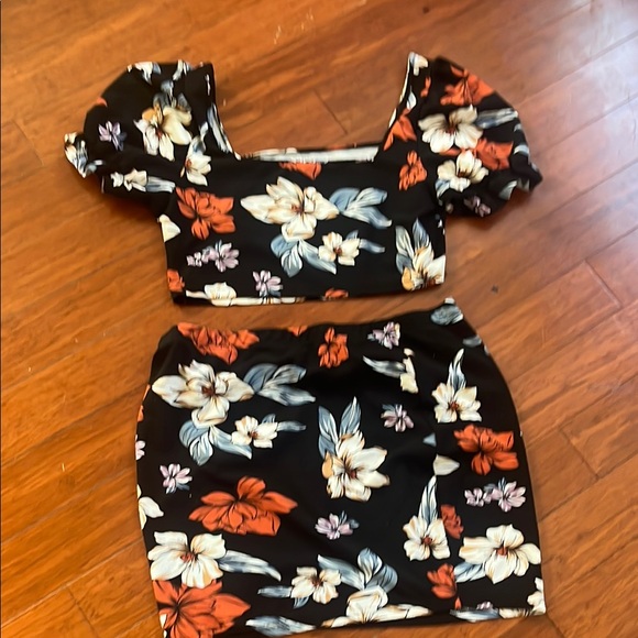 SHEIN | Skirts | Floral Twopiece Set With Puff Sleeves Only Wore Twice ...